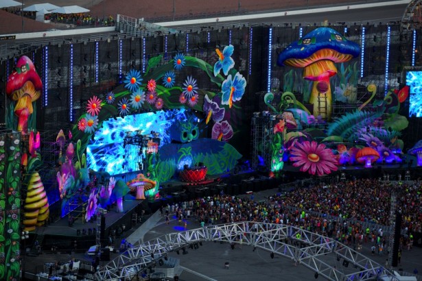 The stages of EDC Las Vegas 2013 – Electronic Vegas
